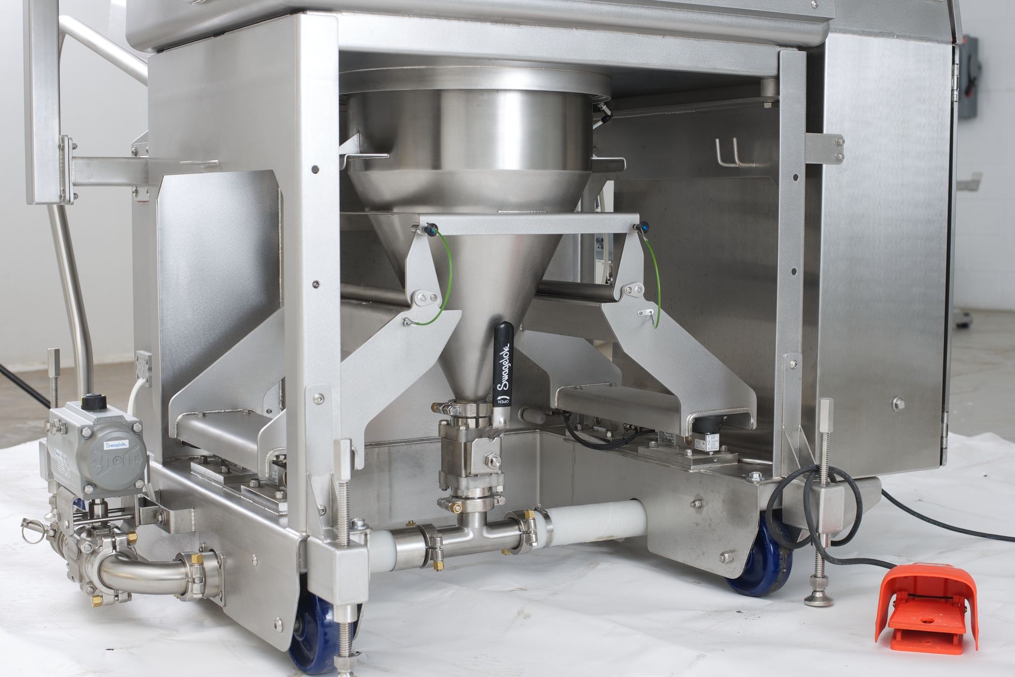 High Containment Vessel Charging | Projects - Rheo Engineering
